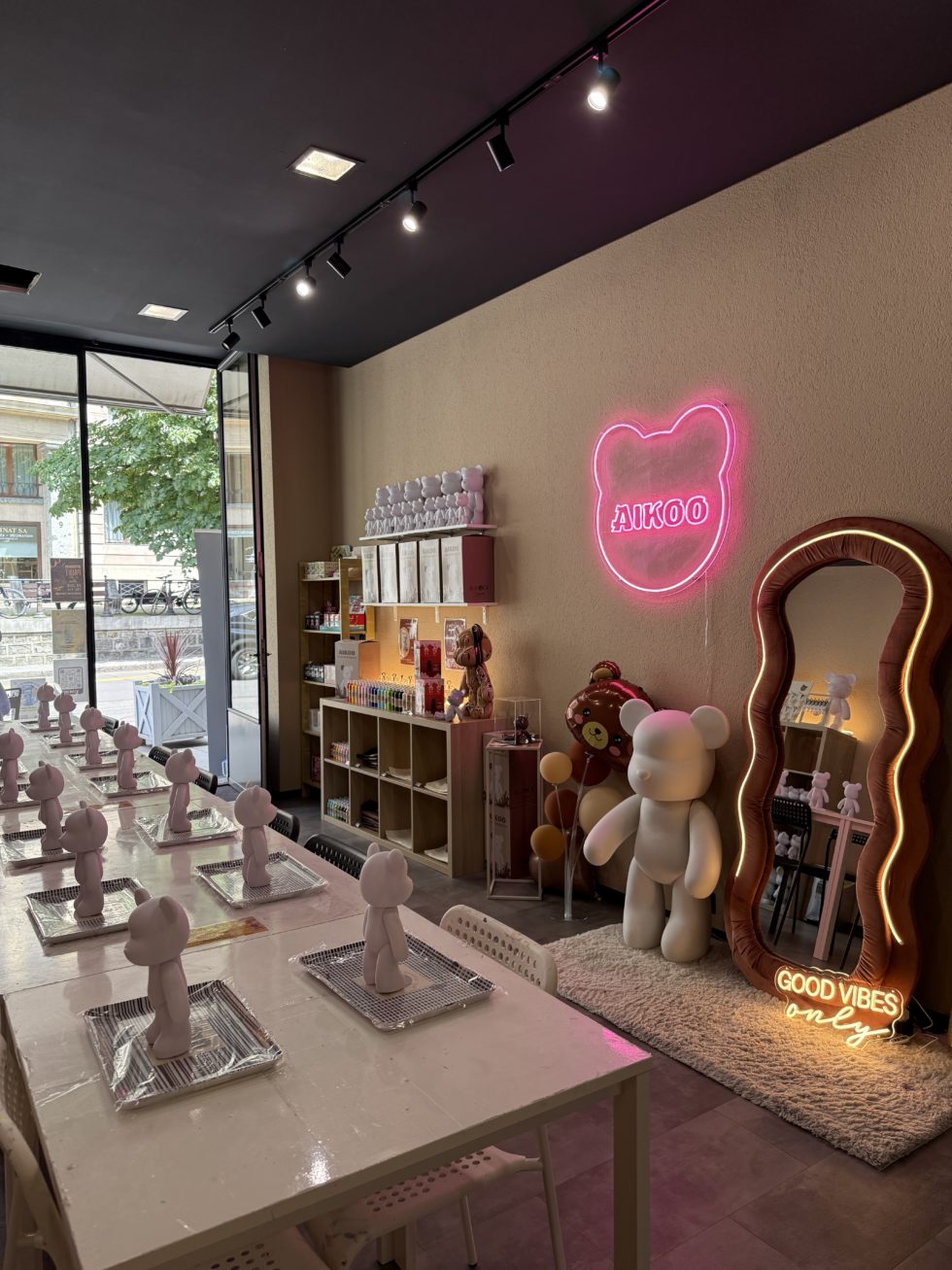 Atelier créatif à Genève & Lausanne – Peinture fluide sur ours | Aikoo